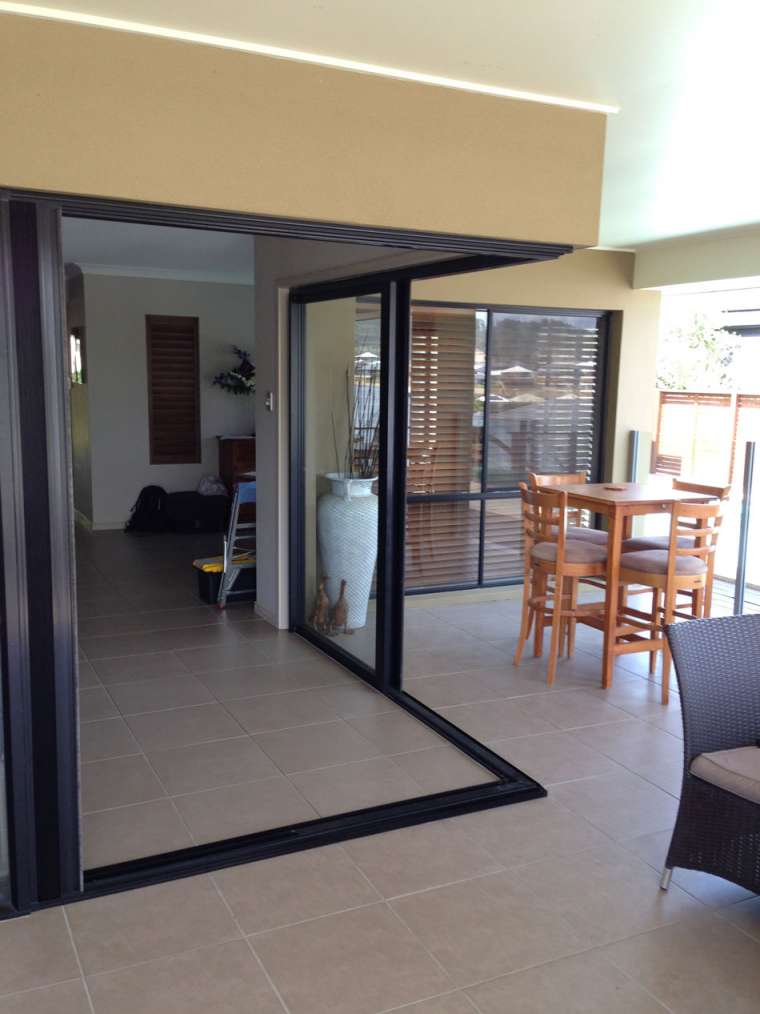 Fly Screens Corner Doors - RELIABLE SCREEN SUPPLY